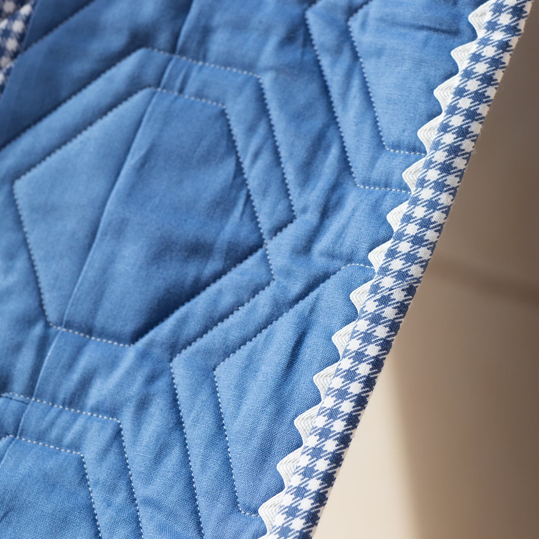 Optional quilt finish with Large Vintage Trim sewn into the binding.