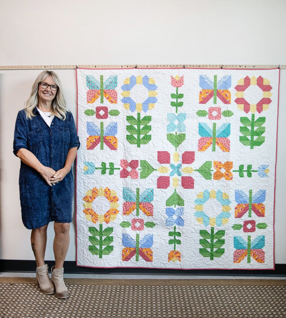 Lisa’s quilt was pieced by Lisa Bongean and longarm quilted by the ...